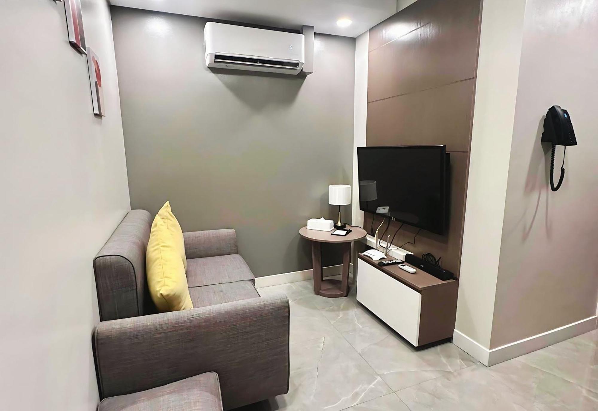 HOTEL HAYAT SKY TOWERS, CEBU